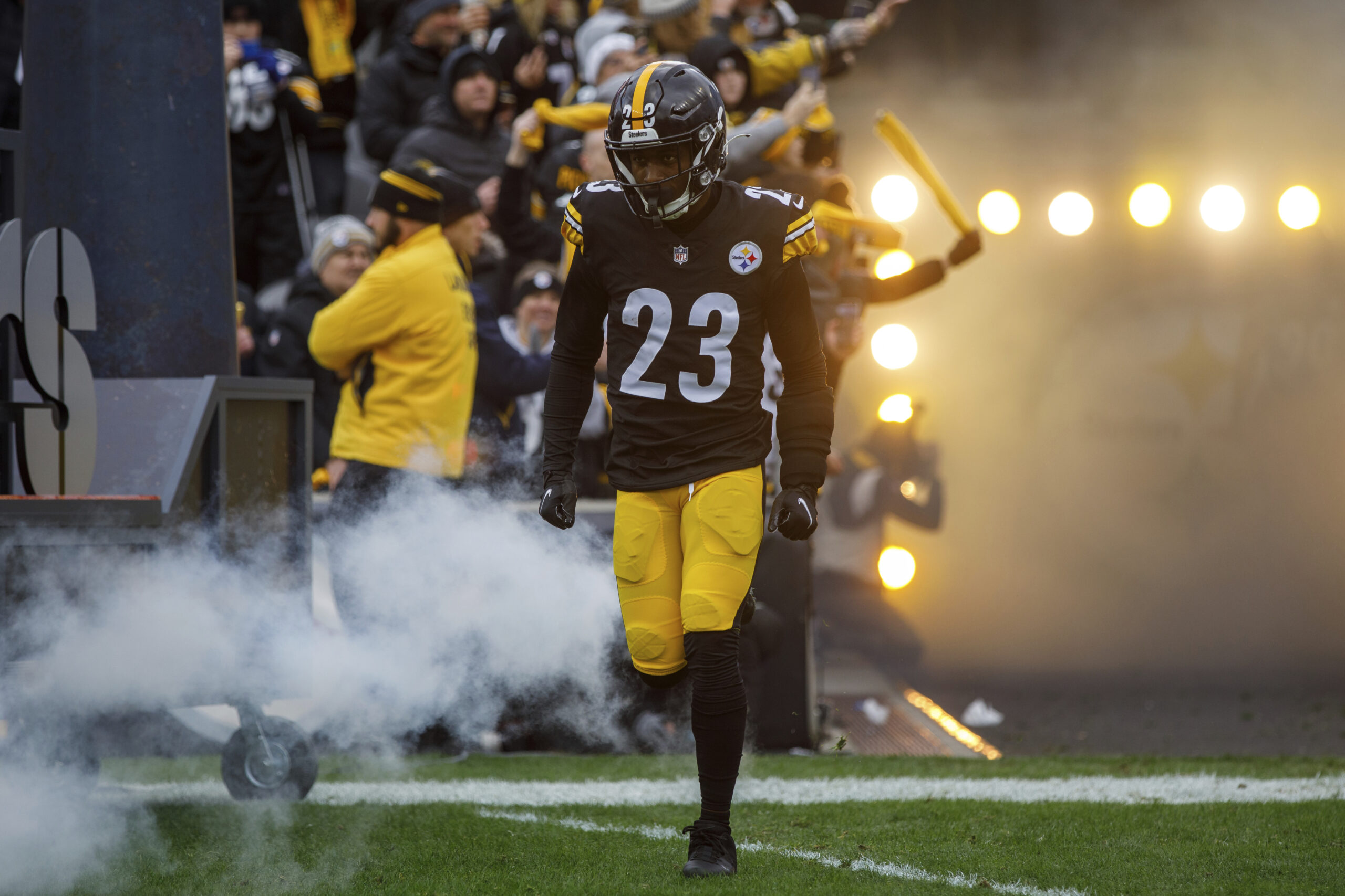 Confident Kazee bringing swagger to secondary | News, Sports, Jobs ...